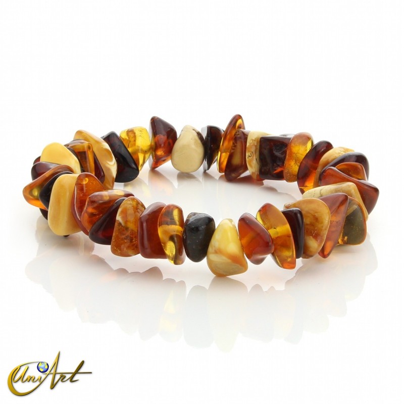 Elastic bracelets made of authentic Baltic amber chips.