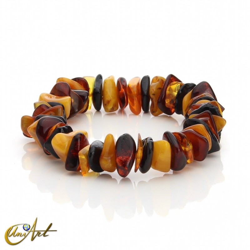 Elastic bracelets made of authentic Baltic amber chips.
