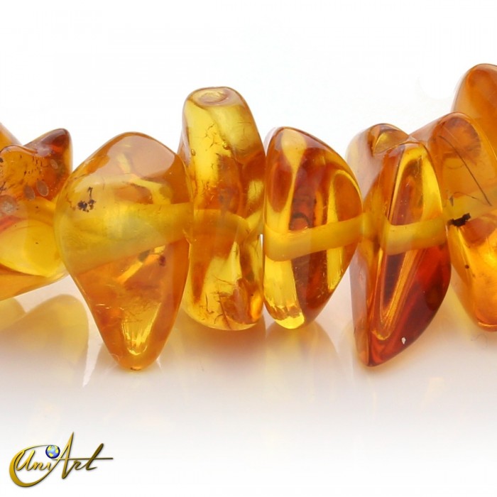 Elastic bracelets made of authentic Baltic amber chips.