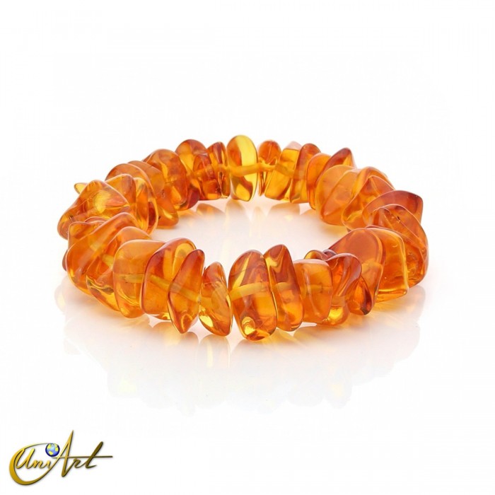 Elastic bracelets made of authentic Baltic amber chips.
