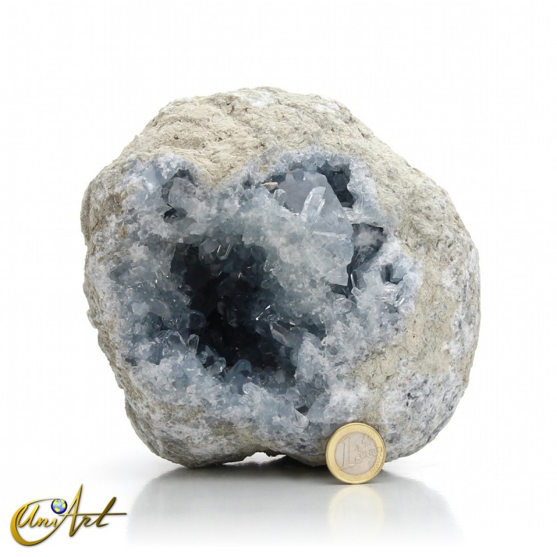 Geoda en formato natural de celestita azul.