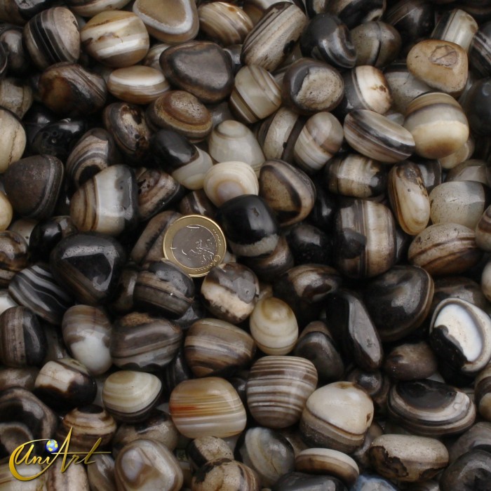 Comprar Ágata negra bandeada, 200 gramos de cantos rodados