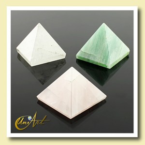 Selection of natural stones with pyramid shape